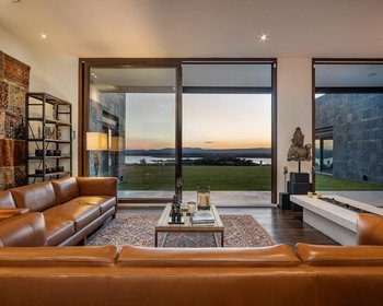 Villa Colina: Stunning 4-Bedroom Villa with Open Concept Kitchen