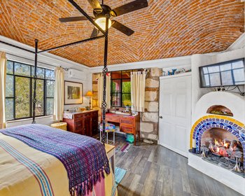Casa La Villita: Charming 2-Bedroom Home in Allende Neighborhood