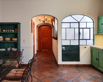 Charming Colonial Property with 4 Beds For Sale - Realty San Miguel