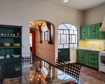 Charming Colonial Property with 4 Beds For Sale - Realty San Miguel