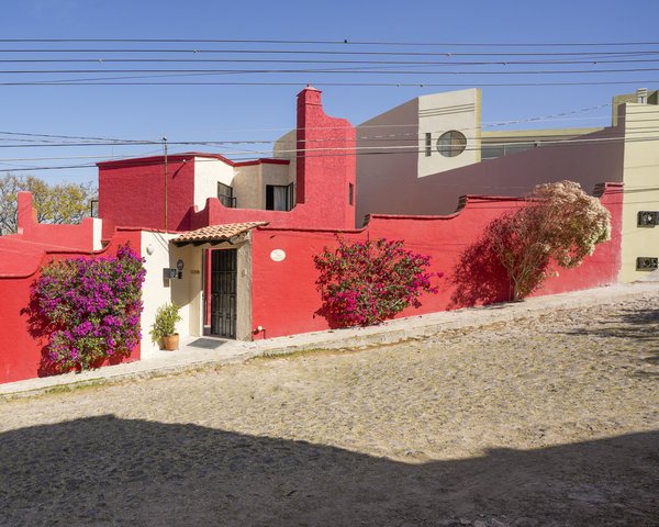 Great property with Mexican modern design in a quiet residential area