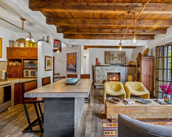Casa La Villita: Charming 2-Bedroom Home in Allende Neighborhood